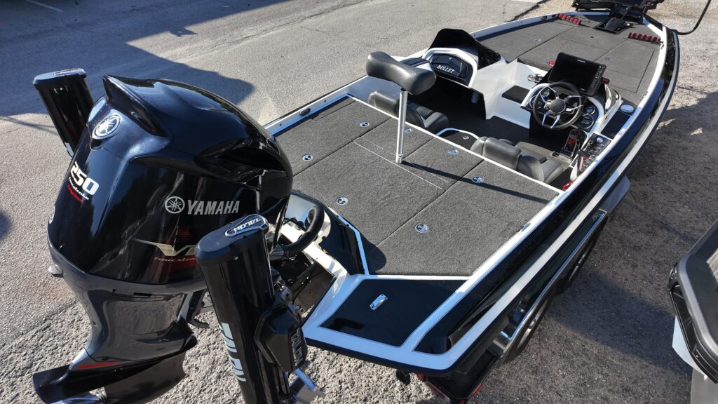 2022 Bullet 21SDC Bass Boat with Yamaha 250 SHO - Florida Family Marine
